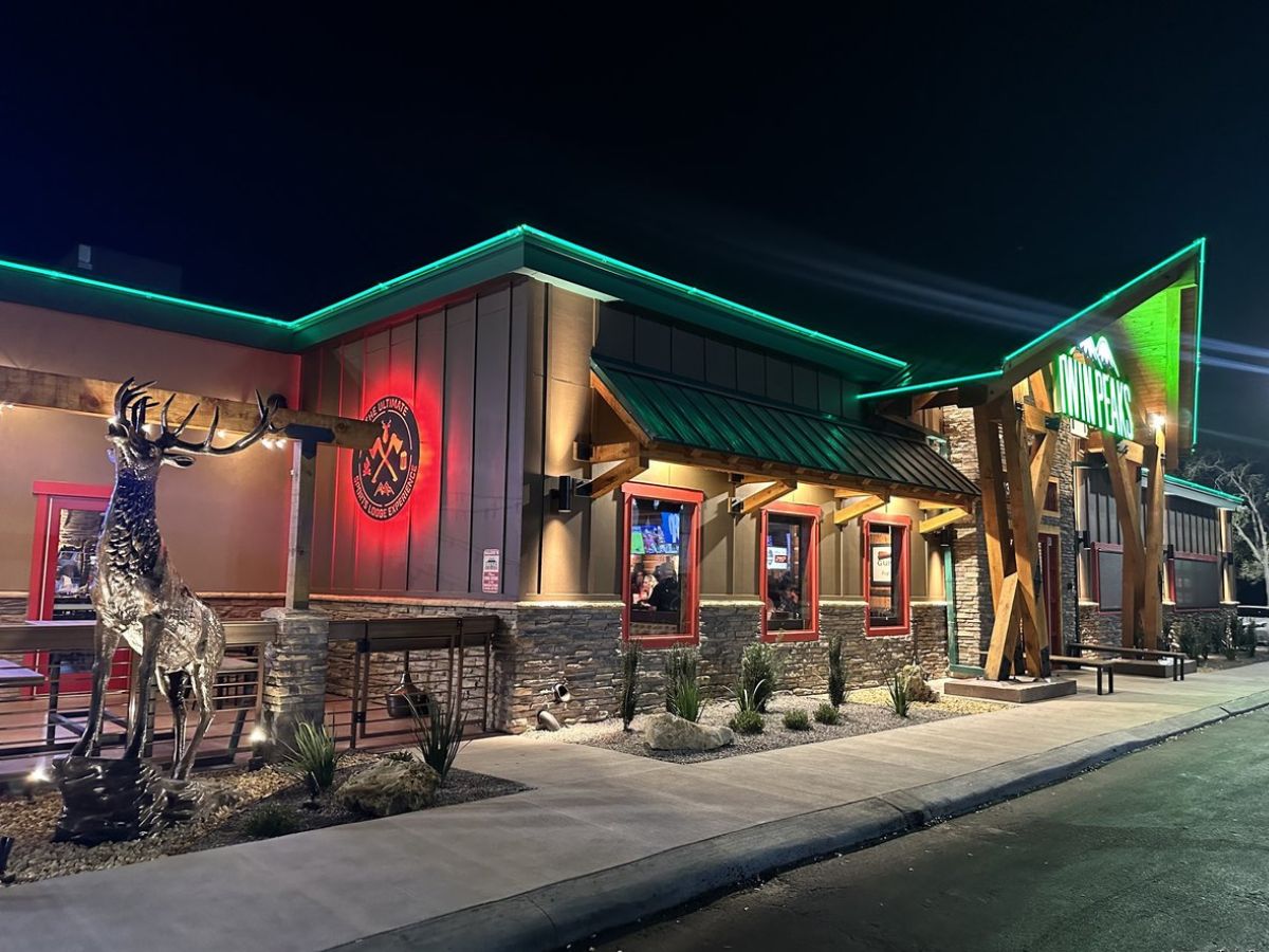 Twin Peaks Brandon Menu | Complete Guide to Happy Hour and Offerings ...